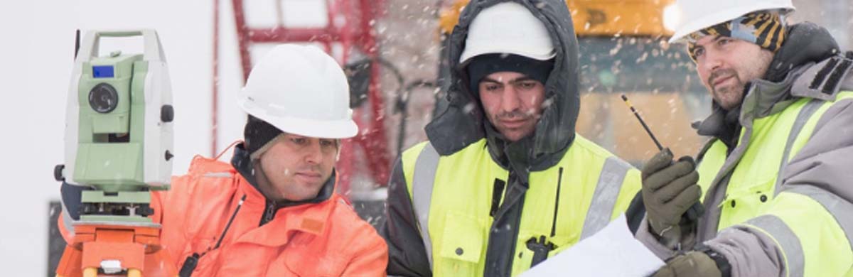 How to Choose Outdoor Work Clothes for Your Team - XAMAX®